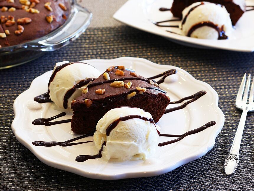 Applebee's Low-Fat Brownie Sundae Recipe by Todd Wilbur