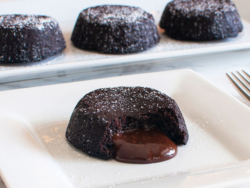 Domino's Chocolate Lava Crunch Cakes Copycat Recipe