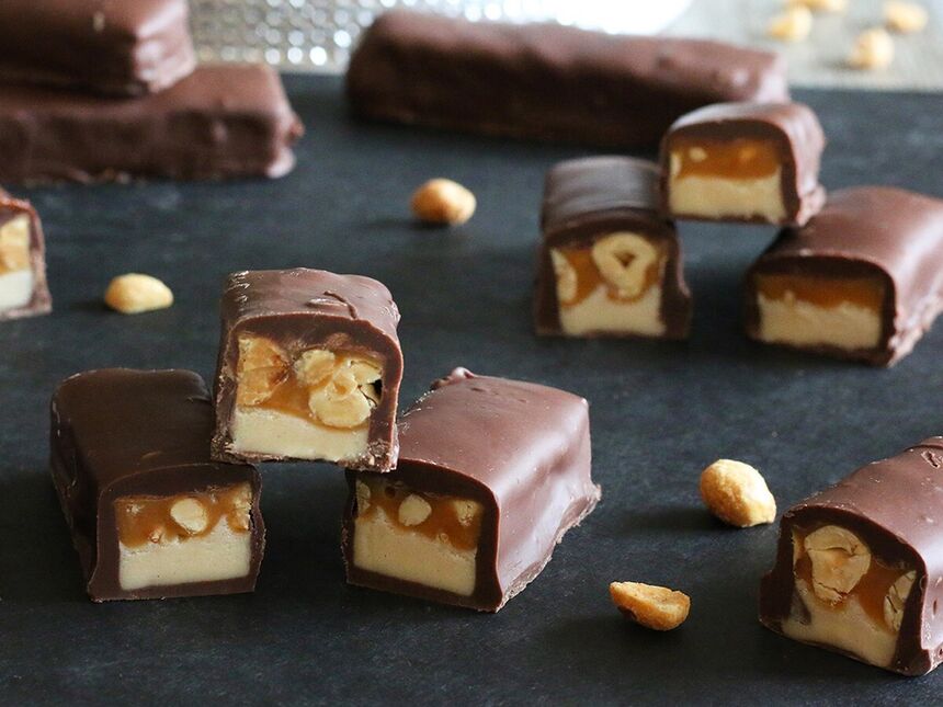 Snickers Candy Bar Copycat Recipe | Homemade Snickers Bar